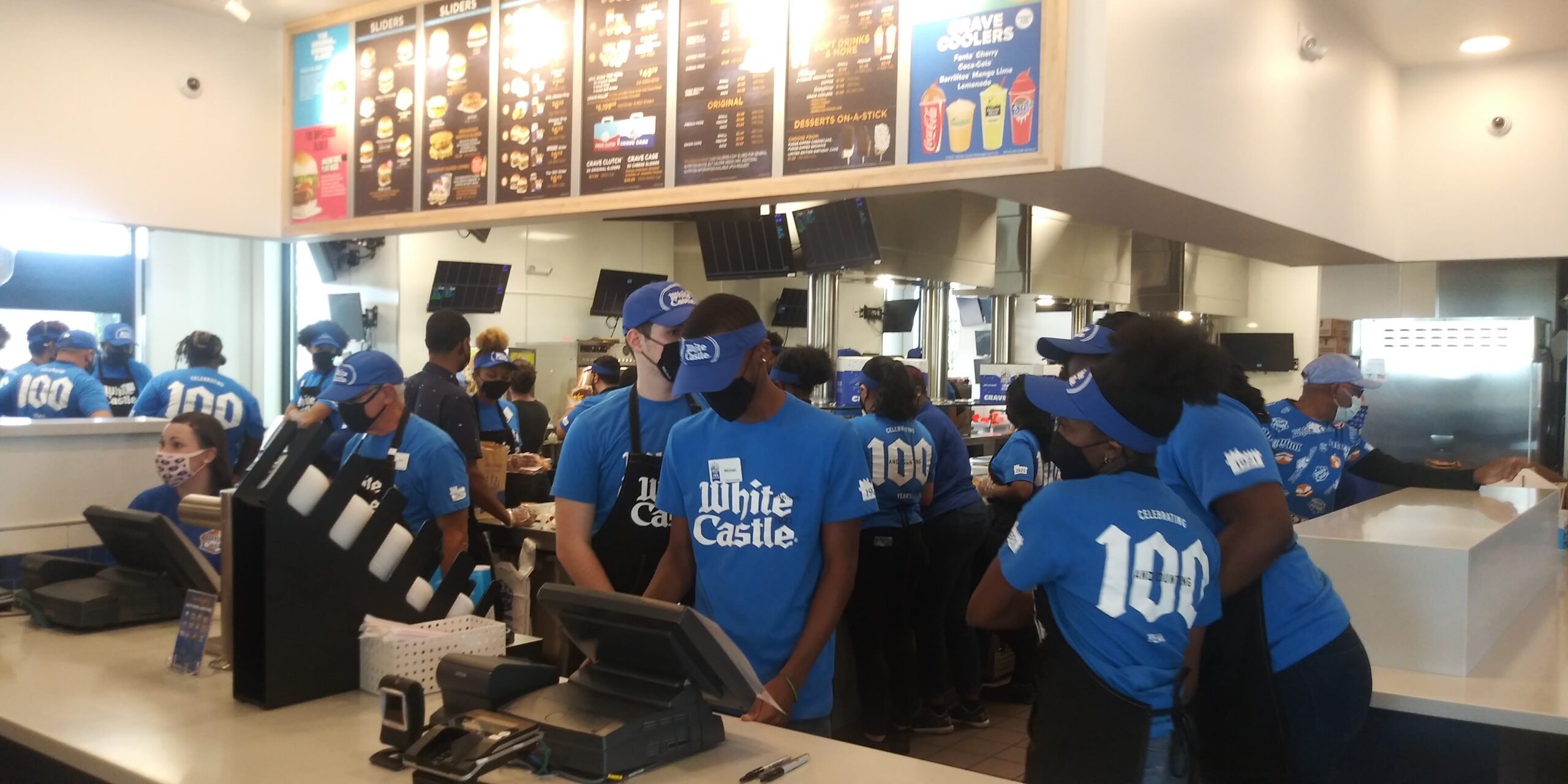 White Castle open, brings crowds to eat world famous 100 year old ...