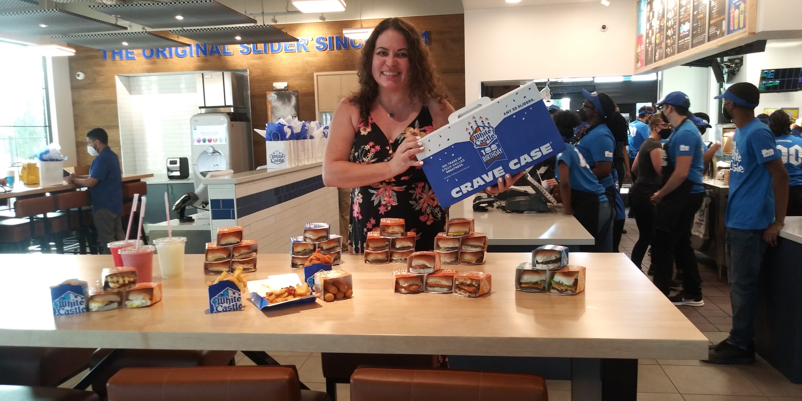 White Castle open, brings crowds to eat world famous 100 year old ...